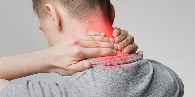Heal your stiff neck pain with the help of the Ayurvedic treatment